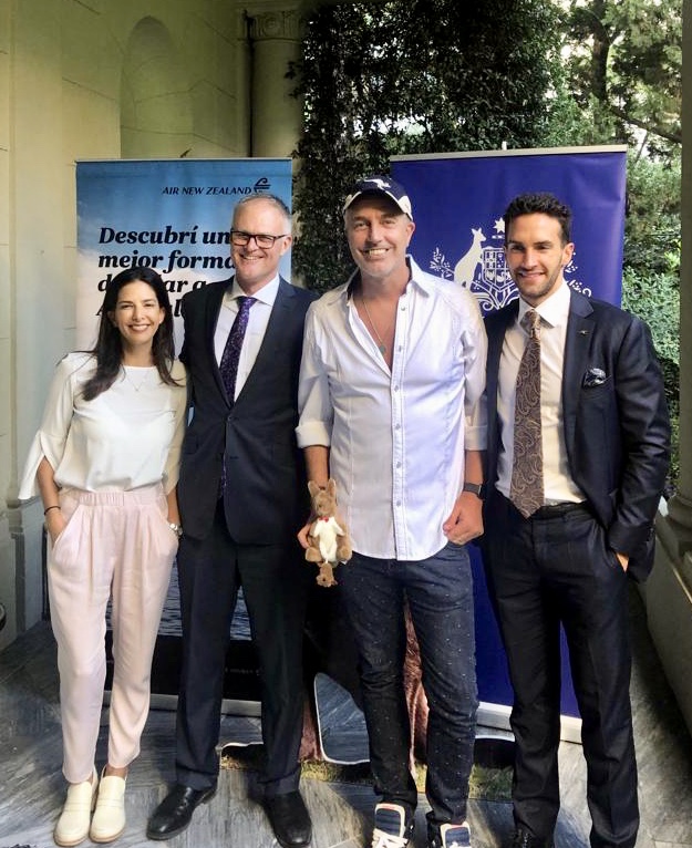 El embajador Brett Hackett recibió a Marley antes de su viaje a ...