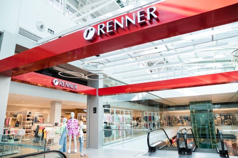 Renner abre las puertas de una nueva tienda en Montevideo Shopping ...